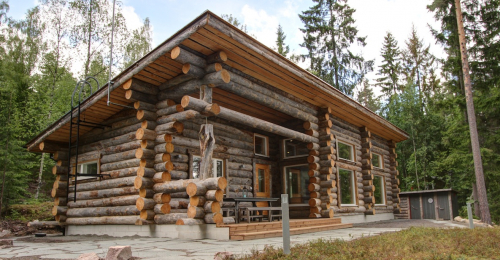 Comfortable and Private 16x24 Ft. Log Cabin in Idaho