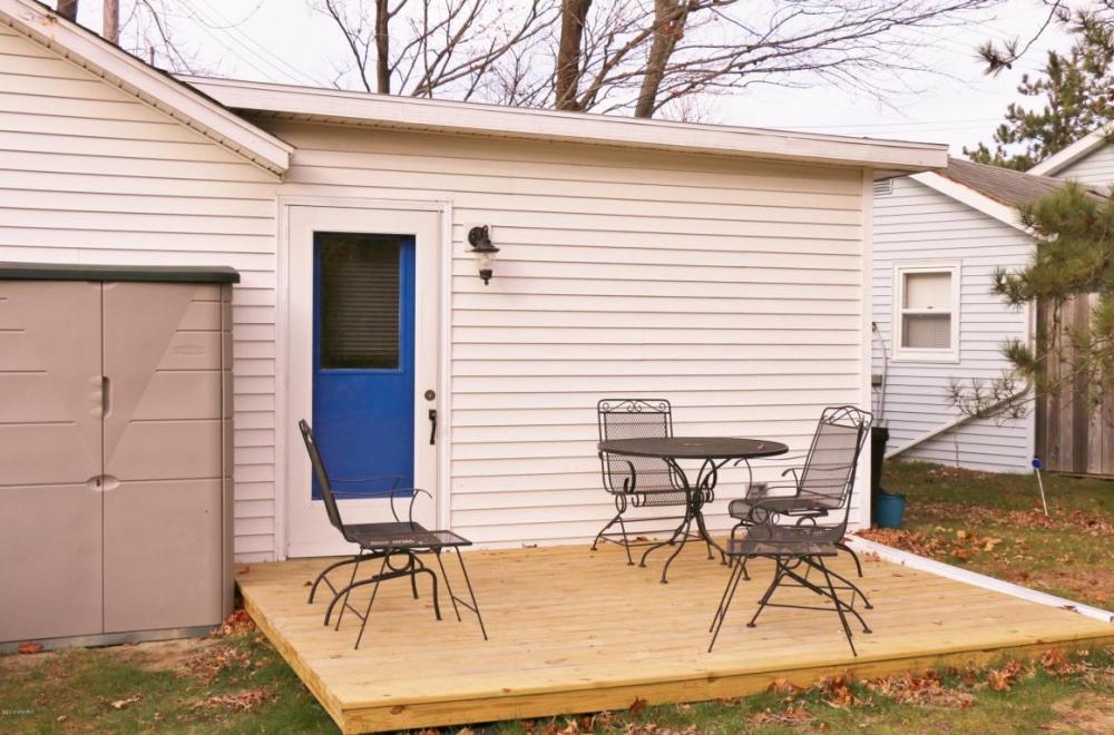 People Love this 364 Square Foot Adorable Cottage