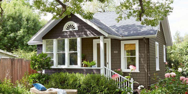 A Classic American Cottage with Fresh Interiors