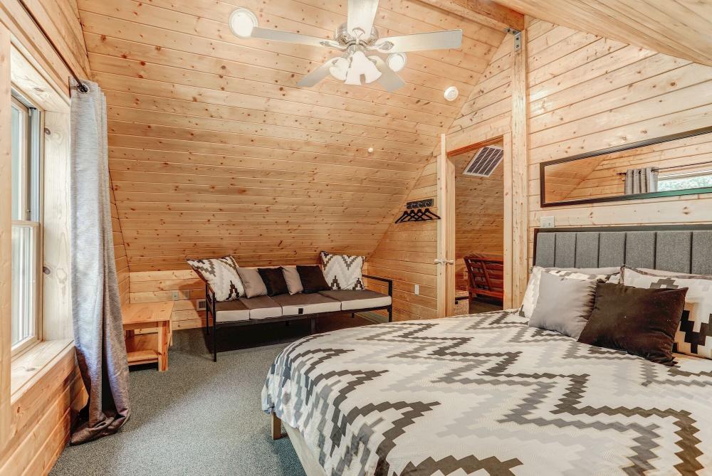 Blue Moon Log Cabin with Hot Tub and Walk to River In Virginia