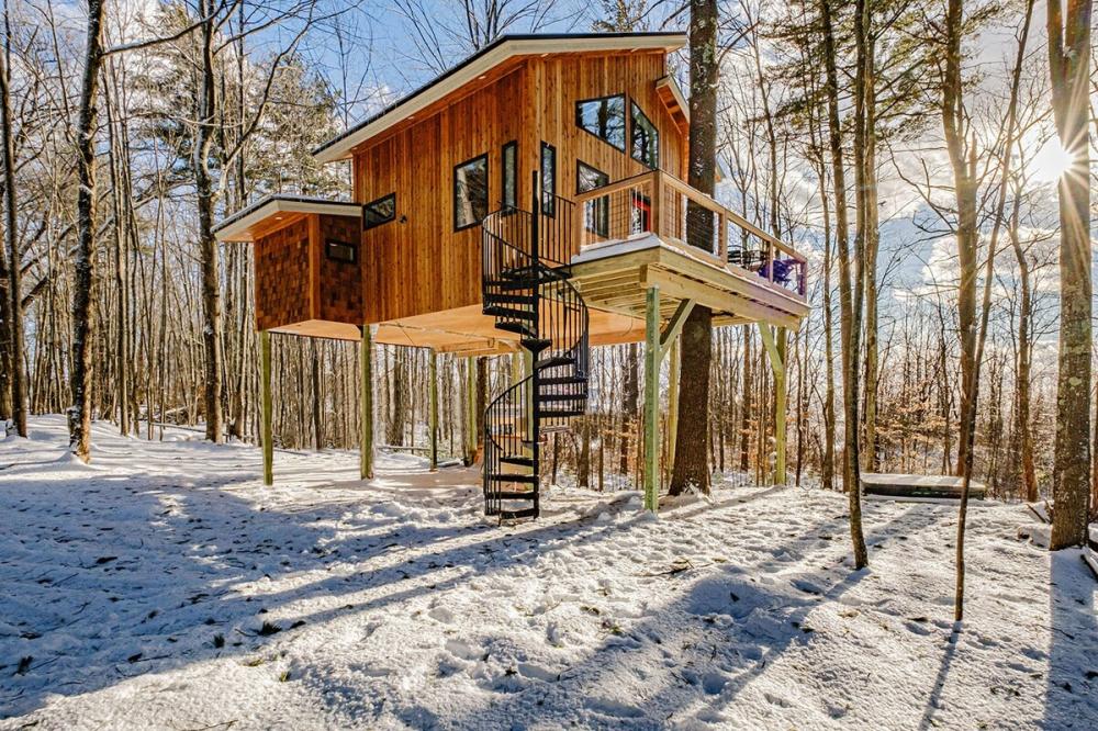 The Canopy Treehouse, a Luxury Carbon Free Retreat in Maine, United States