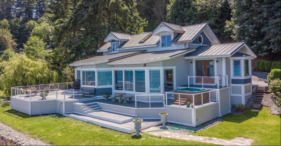 Check Out the Interior of This Fantastic Beach House in Oak Harbor ...