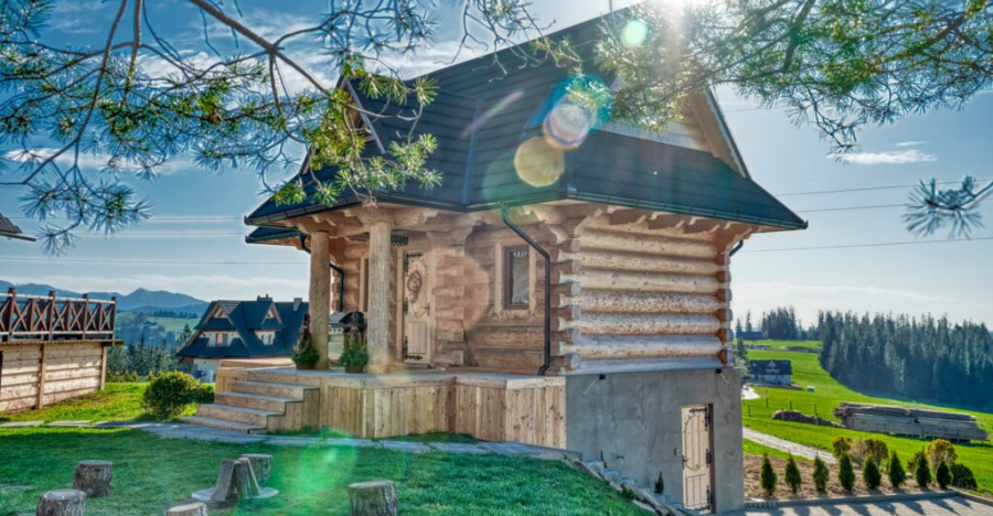 Peek Inside This Small and Beautiful Log Cabin Designed in a Modern Style