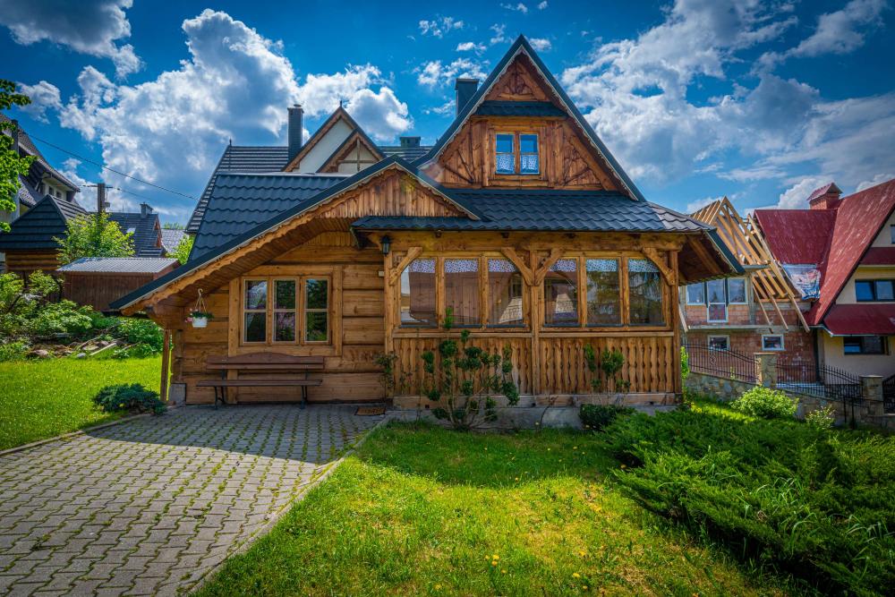 See This Mountain Highlander Log House in Zakopane