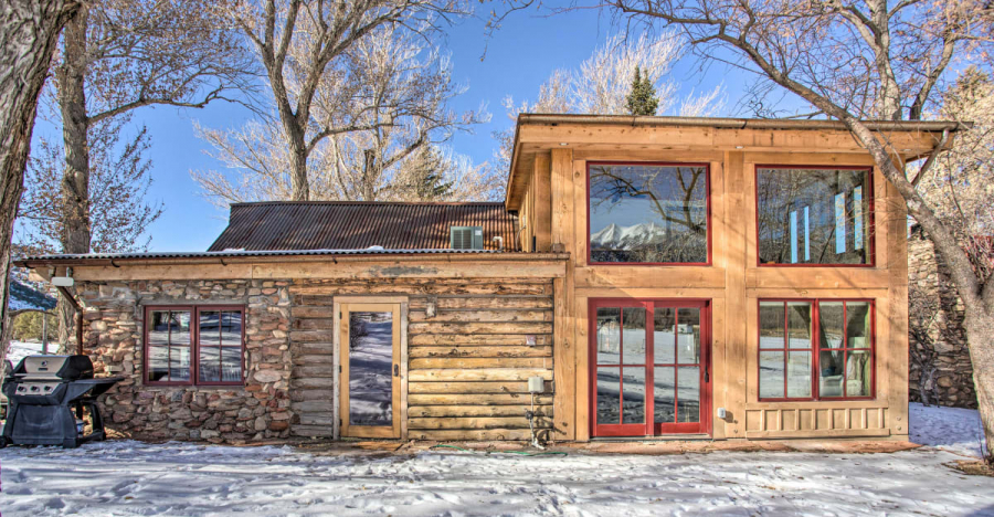 See This Rustic Log Cabin With Views That'll Take Your Breath Away