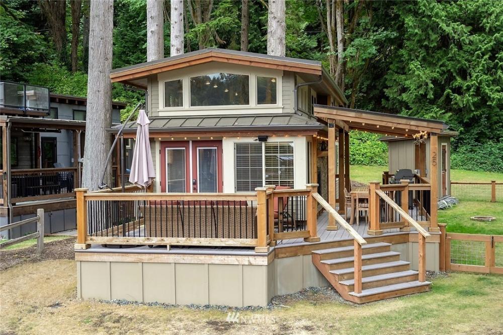 This Amazing 399 Sqft. Tiny House Has 3 Bedrooms