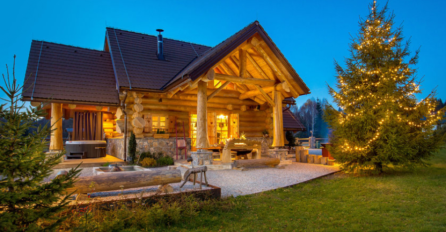 Here's The Most Favorite Holiday Log Home