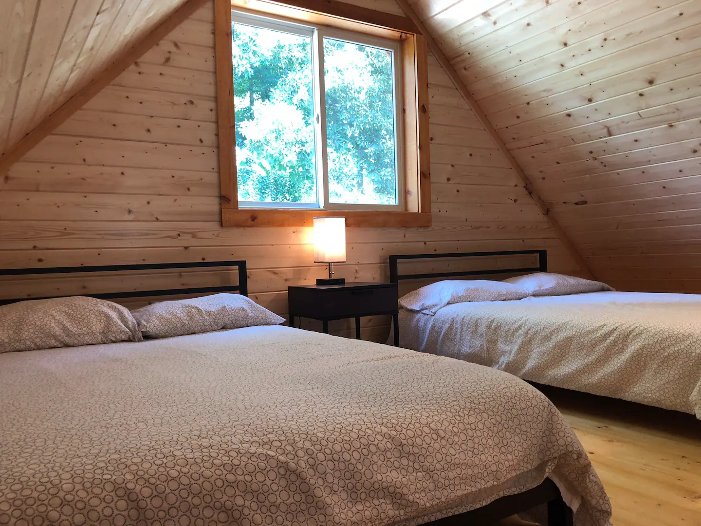 Charming Cozy Log Cabin In The Mountains