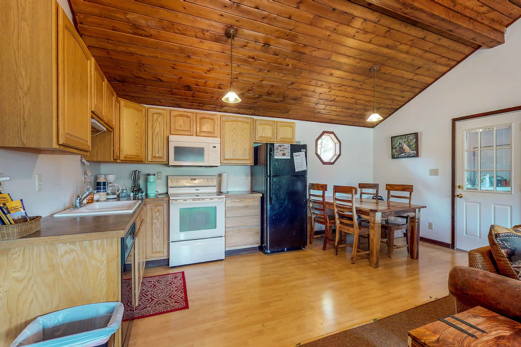 Quaint Log Cabin With Porch, Lake And Mountain Views
