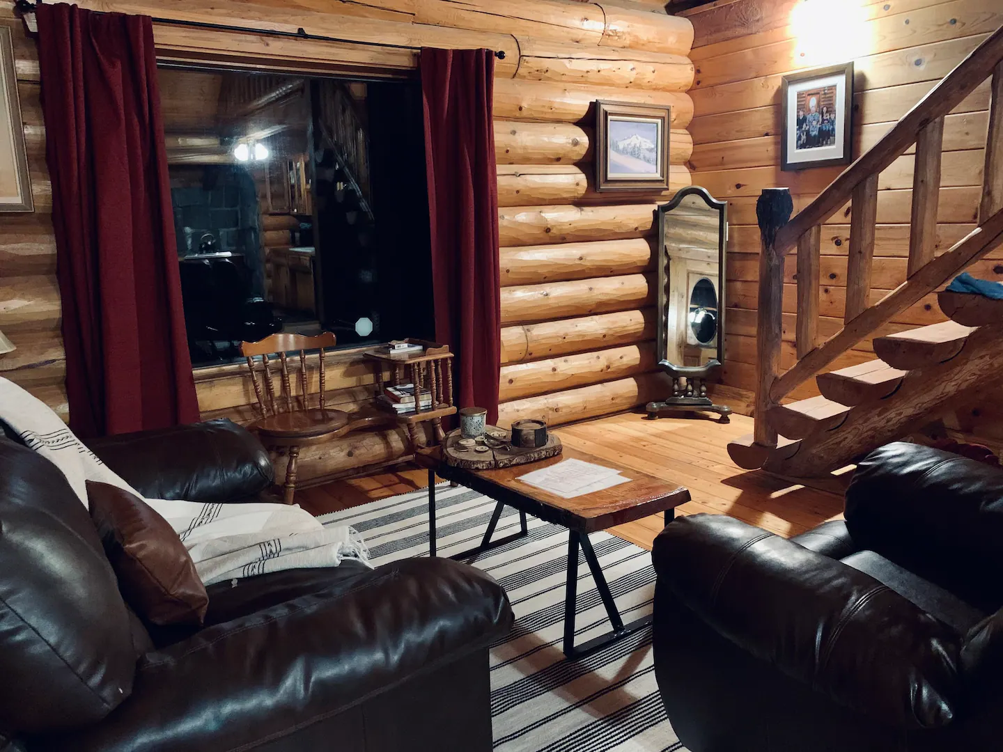 Cozy Secluded Log Cabin With Mt. Hood Views