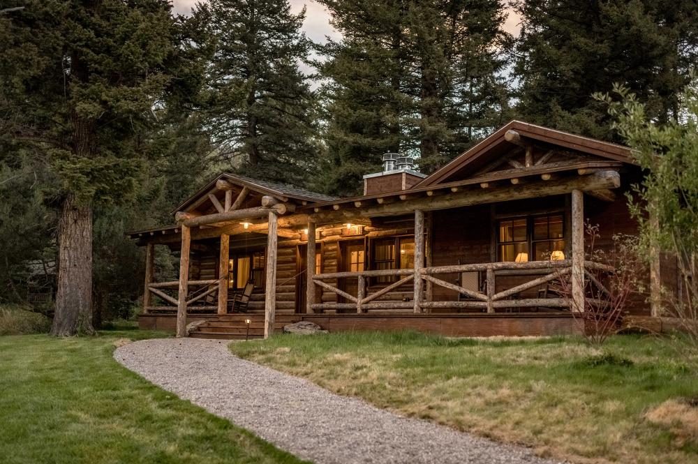 You Will Love This 2 Bedroom Duplex Cabin With Beautiful Views