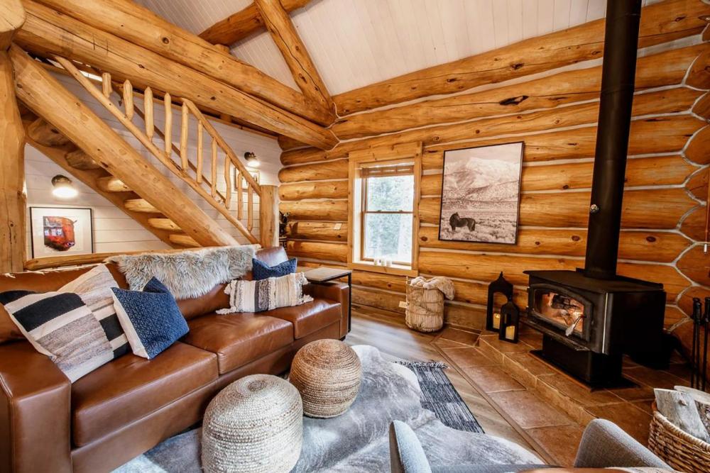 This Little Holiday Home is Fitted With 3 Bedrooms With Loft