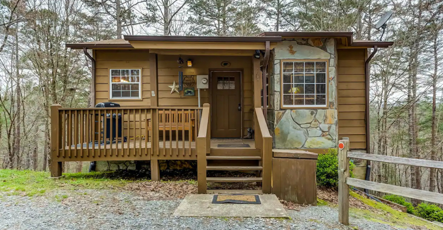 Cute Cabin In The Woods With Full Kitchen & Fireplace