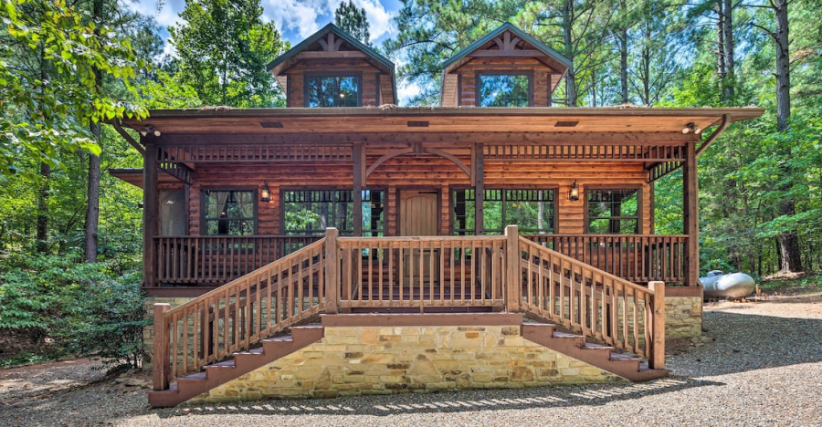 Explore This Luxurious Log Cabin in the Woods