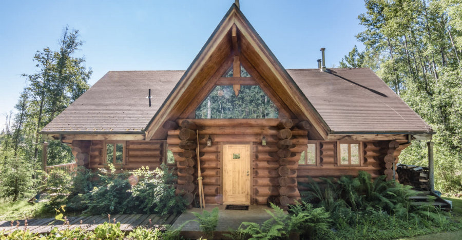 Look Inside This 4 Bedroom Log Home With Stunning Views