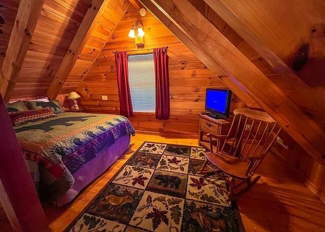 Wolf Den Cabin is a Cozy 1 Bedroom In The Buck Mountain